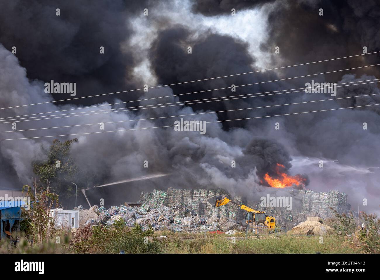 Osijek, Hrvatska. 04th Oct, 2023. A major fire broke out at the Drava ...