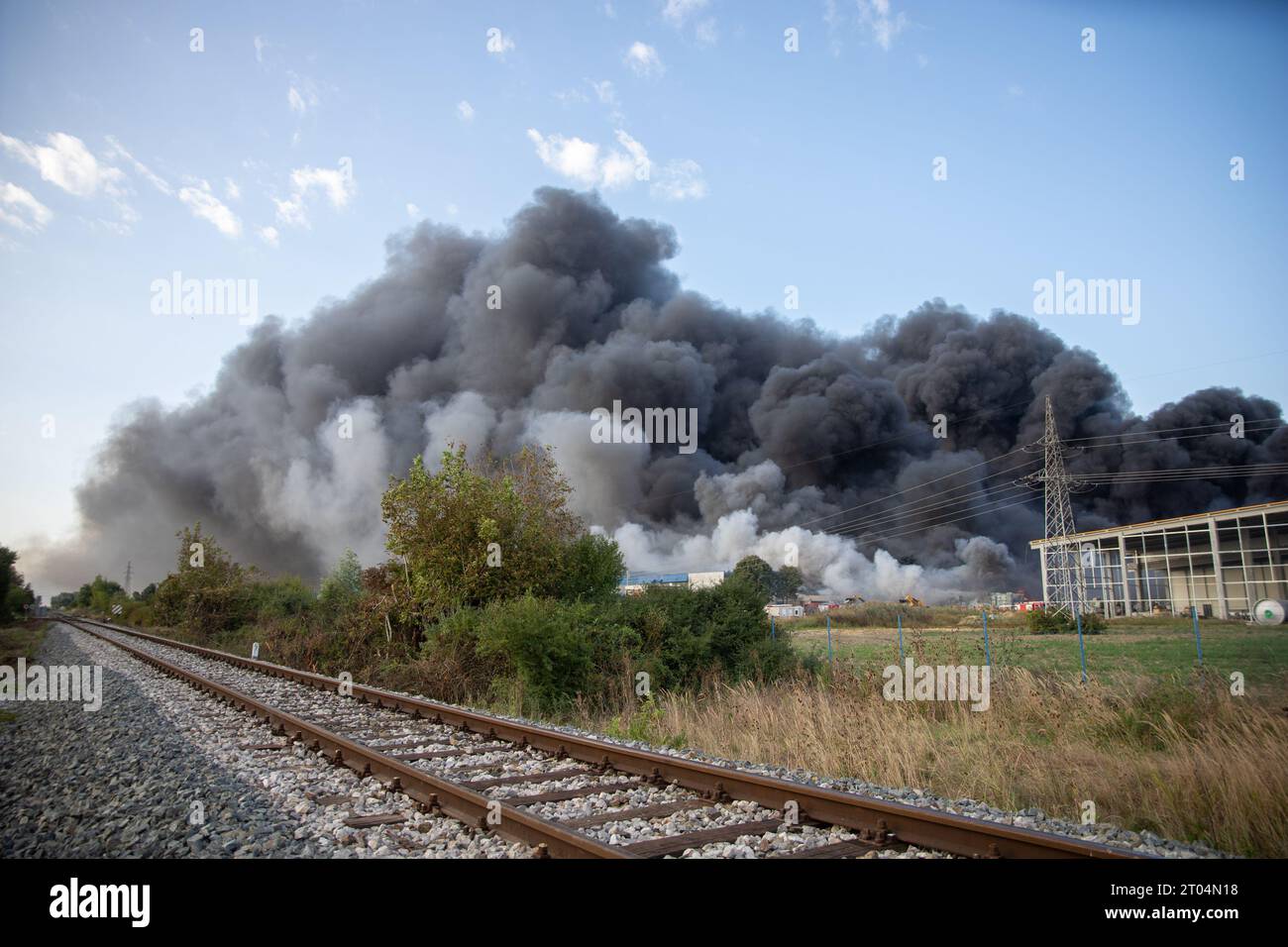 Osijek, Hrvatska. 04th Oct, 2023. A major fire broke out at the Drava ...