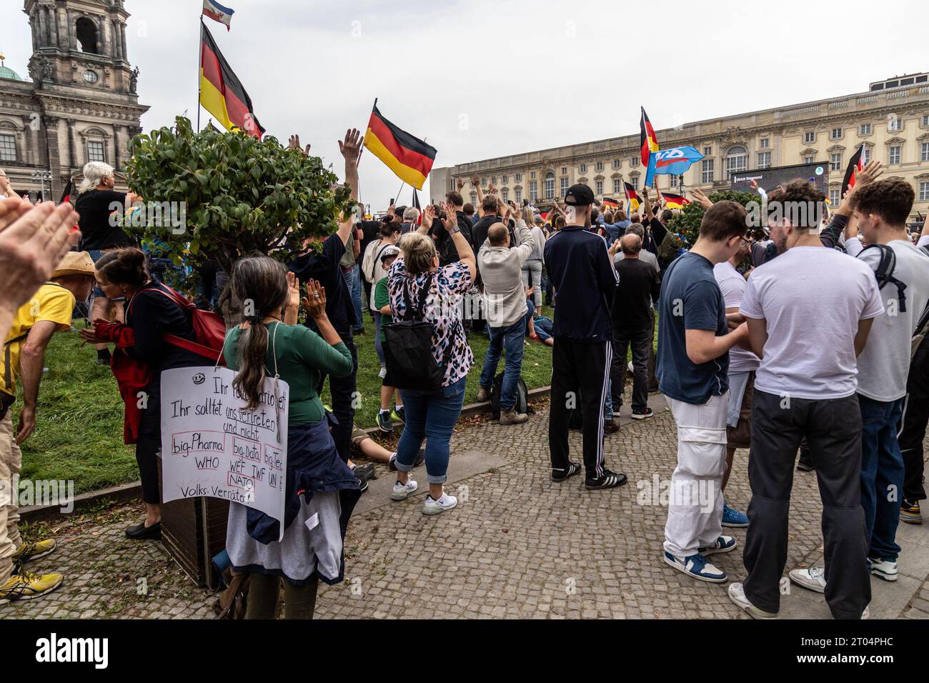 Supporters of the far right party AfD (Alternative for Germany) gather ...