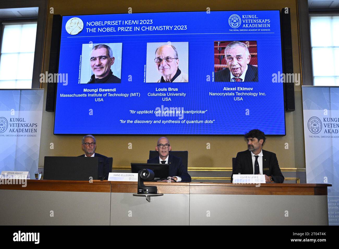 STOCKHOLM 20231004 Hans Ellegren (centre), Permanent Secretary of the Royal Swedish Academy of ...
