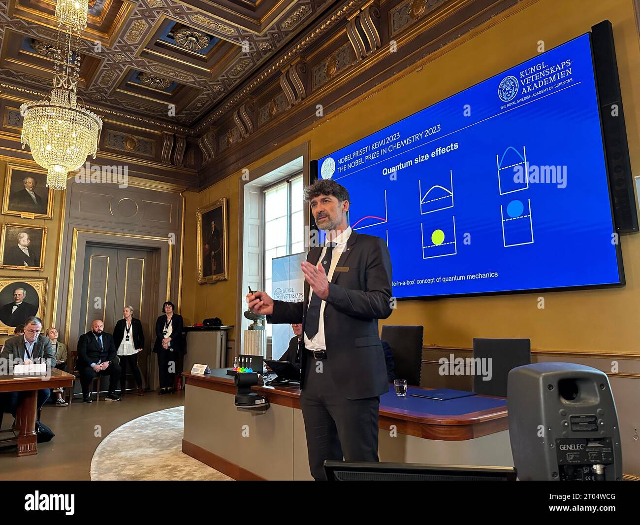 Stockholm, Sweden. 04th Oct, 2023. Expert Heiner Linke explains the discoveries of this year's ...