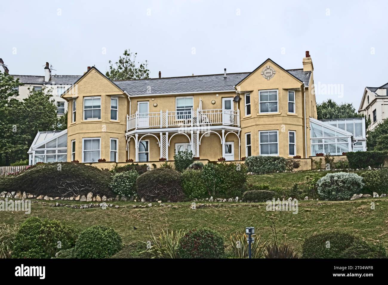 FILEY HOUSE ON CLIFF NORTH YORKSHIRE Stock Photo - Alamy