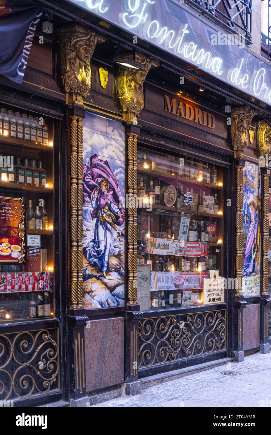 Spanish cafe bar display in old city centre Stock Photo - Alamy
