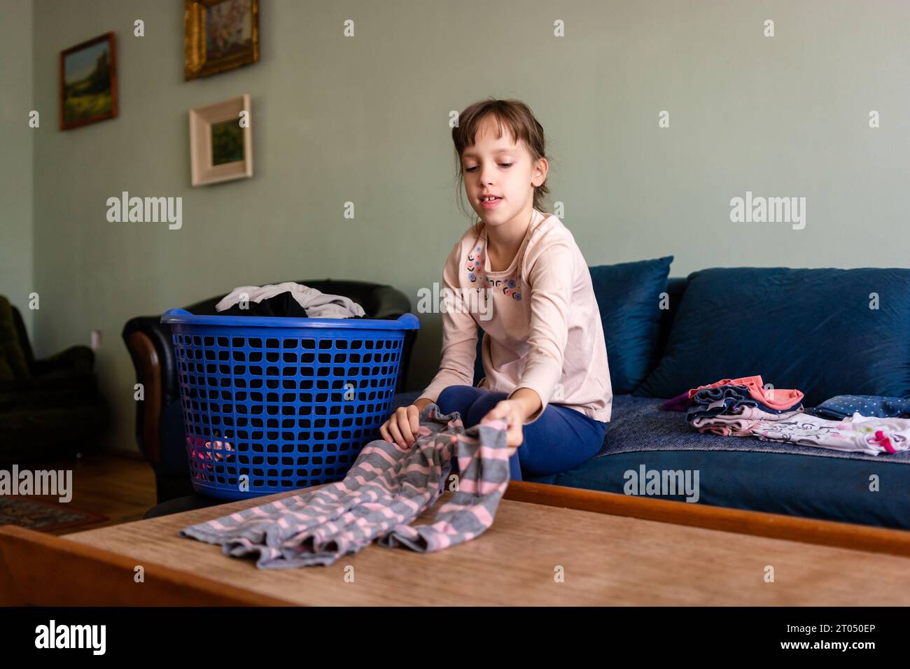 Helping house chores hi-res stock photography and images - Alamy