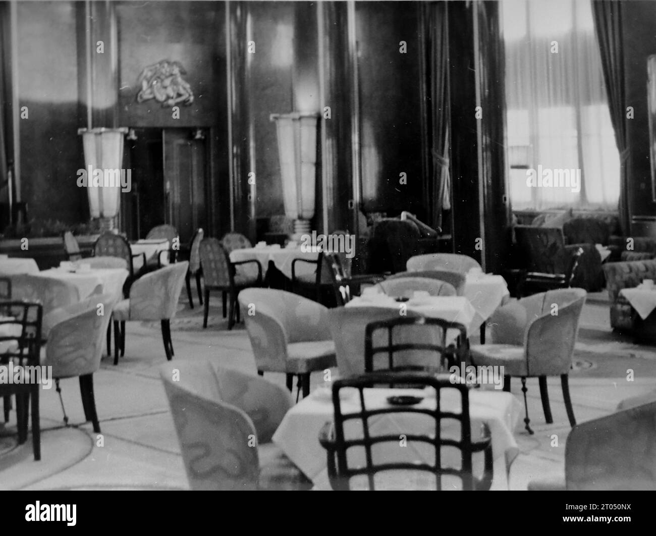 Cunard cruise ship interior hi-res stock photography and images - Alamy