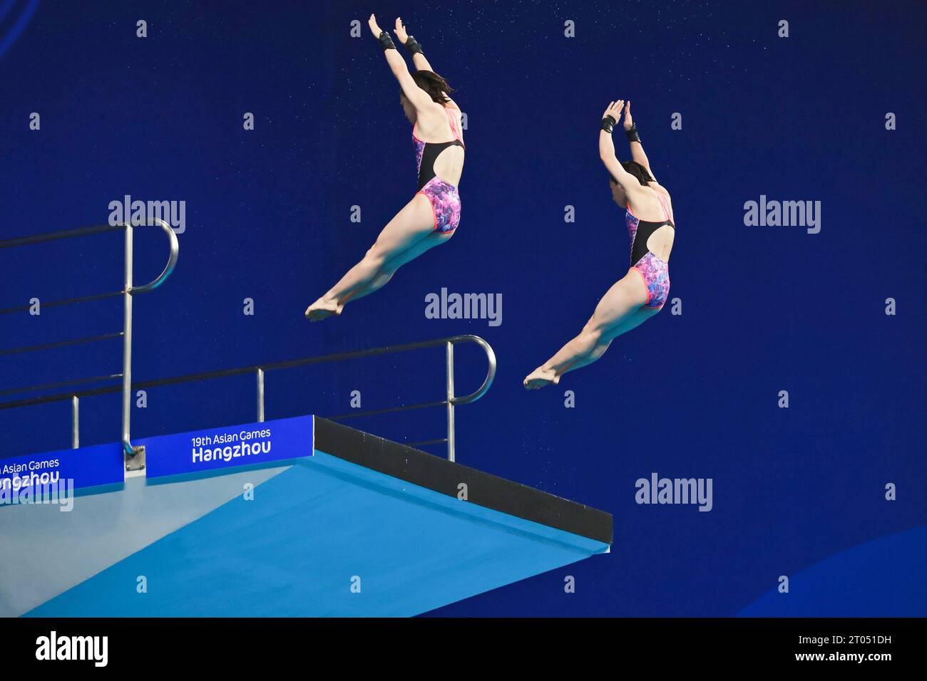 Chinese divers Quan Hongchan and Chen Yuxi win the championships at the ...