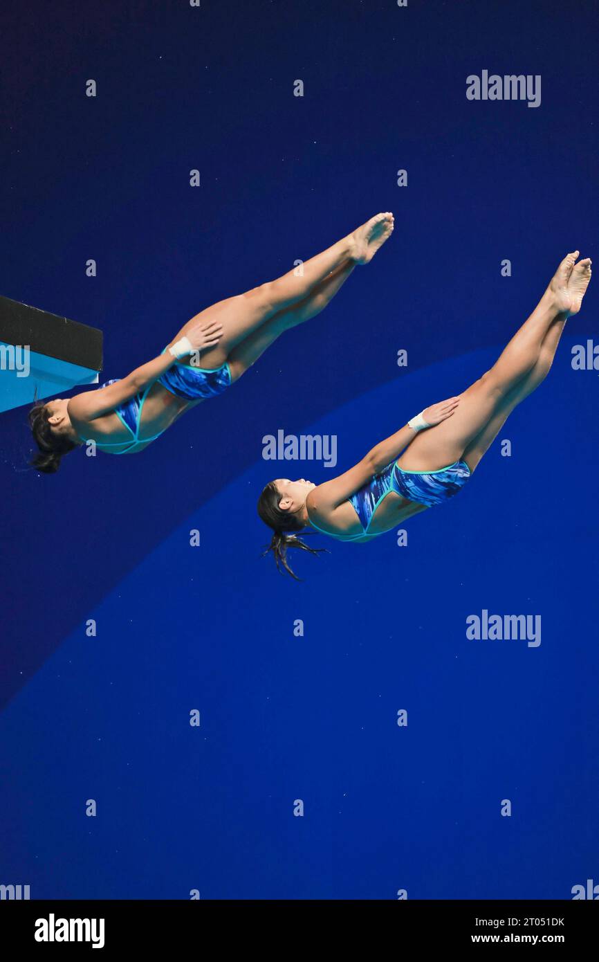 Chinese divers Quan Hongchan and Chen Yuxi win the championships at the ...