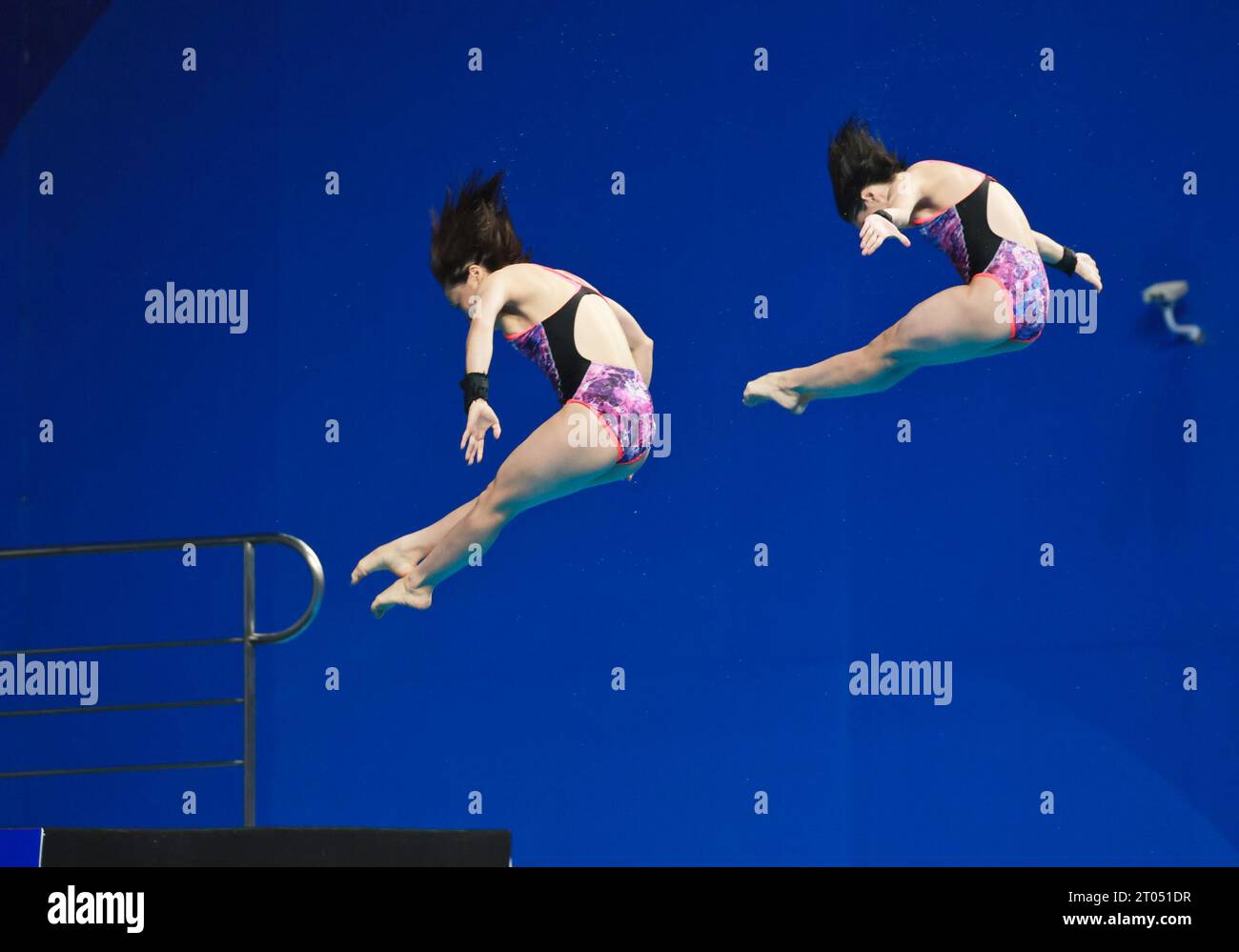Chinese divers Quan Hongchan and Chen Yuxi win the championships at the ...