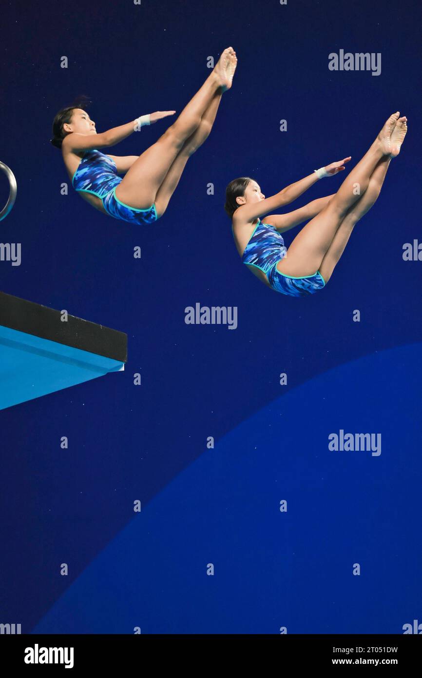 Chinese divers Quan Hongchan and Chen Yuxi win the championships at the ...