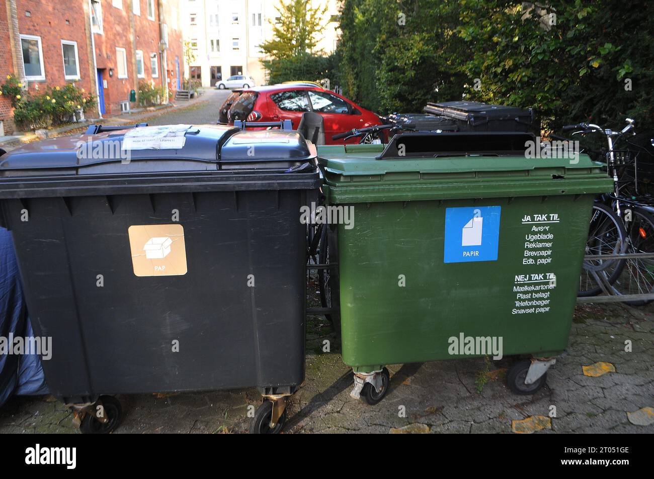 Recycle containres hi-res stock photography and images - Alamy