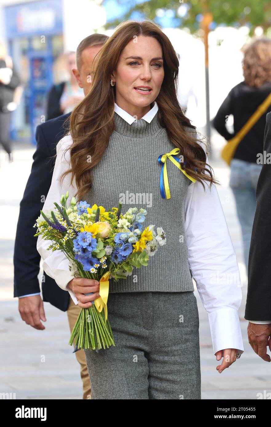 The Princess of Wales holds a bouquet of flowers and wears a Ukrainian ...