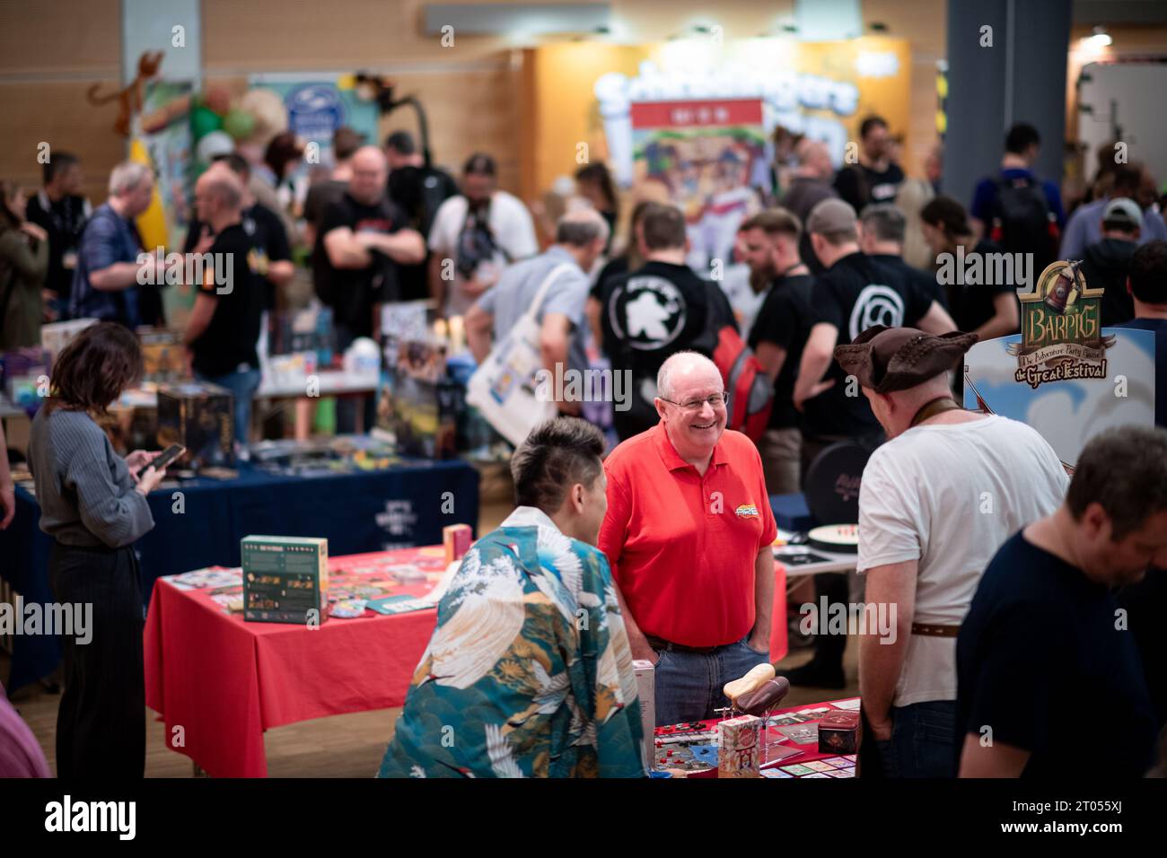 Essen, Germany. 04th Oct, 2023. Trade visitors find out about new games ...