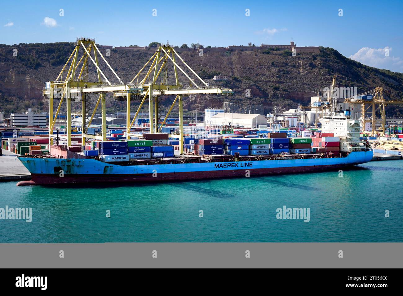 Containerschiff MAERSK NEWPORT im Hafen von Barcelona Containerschiff ...