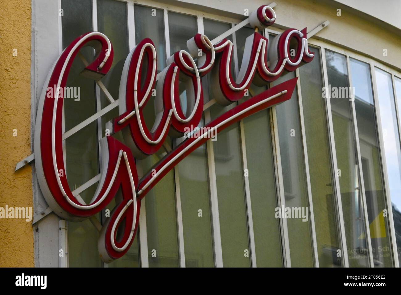 Gloria Kino, alte Neonschrift bzw Neonschriftzug *** Gloria cinema, old ...