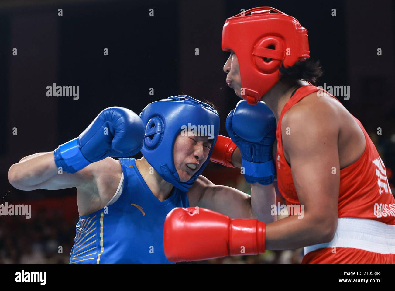 Hangzhou, China's Zhejiang Province. 4th Oct, 2023. Li Qian (L) of ...