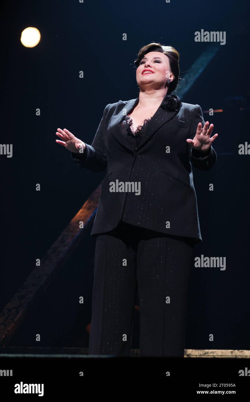 Actors perform during the presentation of the musical CHICAGO at the ...