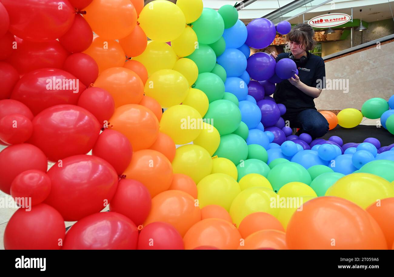 Balloon balloons artists hi-res stock photography and images - Alamy