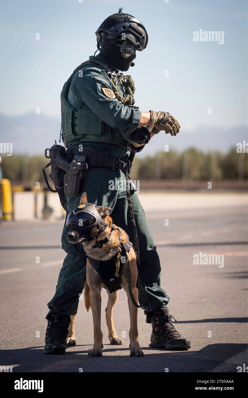 Fuerzas de orden hi-res stock photography and images - Alamy