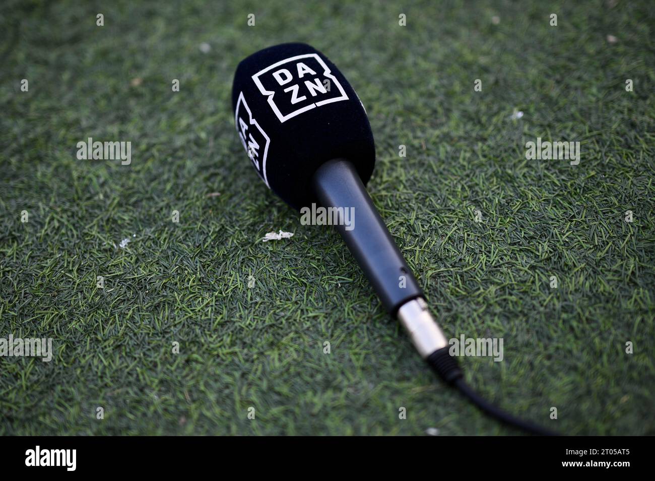Football microphone hi-res stock photography and images - Alamy