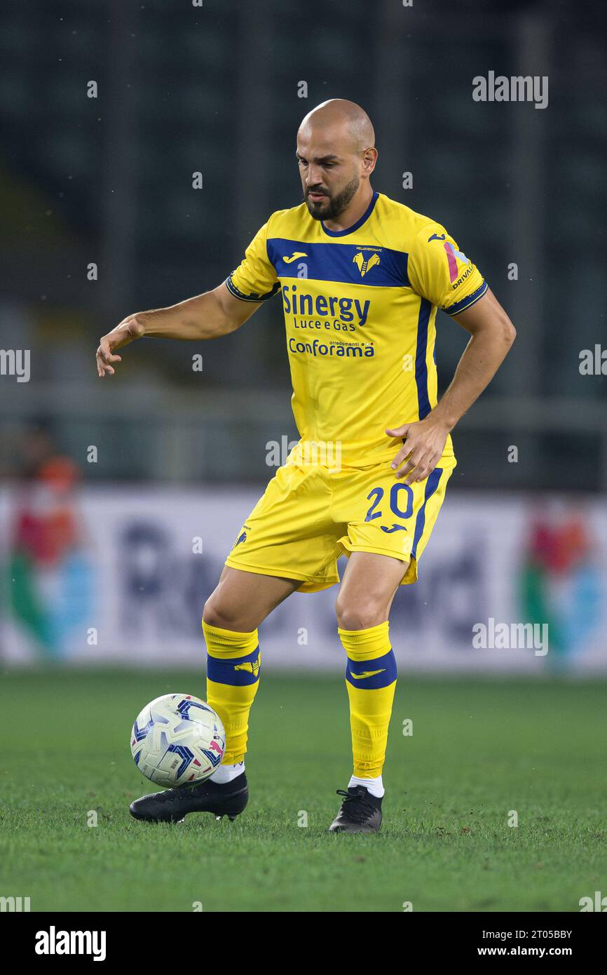 Riccardo Saponara of Hellas Verona FC in action during the Serie A ...