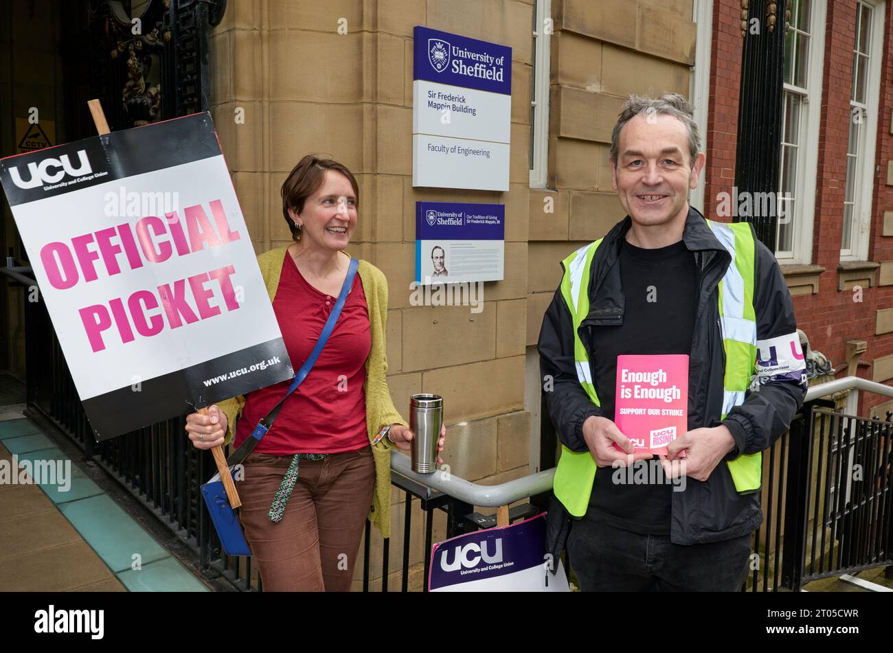 Higher pay picket sign hi-res stock photography and images - Alamy