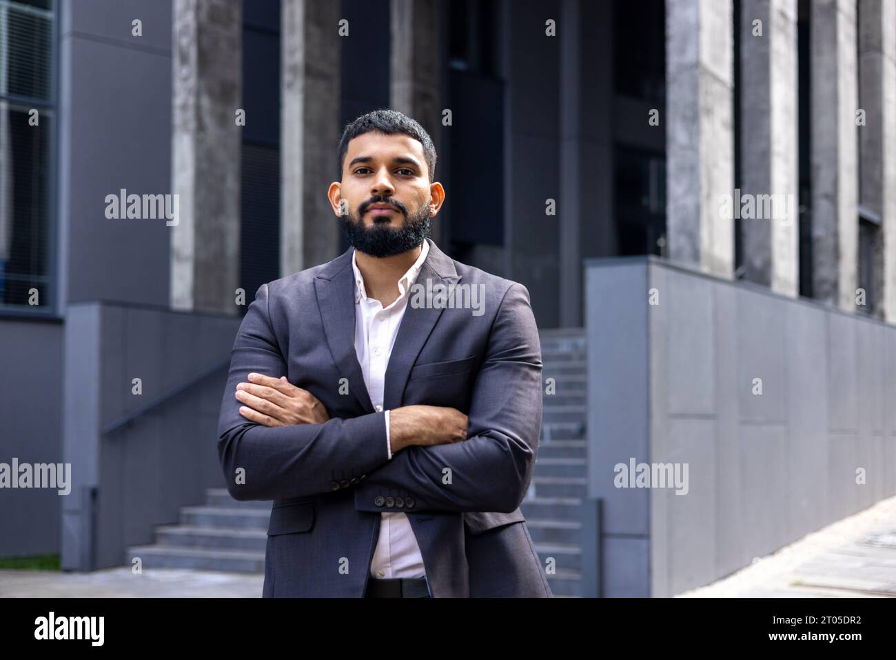 Lawyer outside courthouse portrait hi-res stock photography and images ...