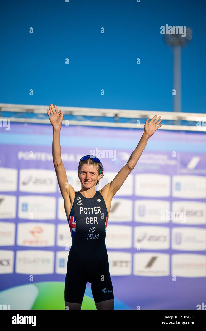 Beth Potter on the podium with the awards ceremony in the 2023 World ...