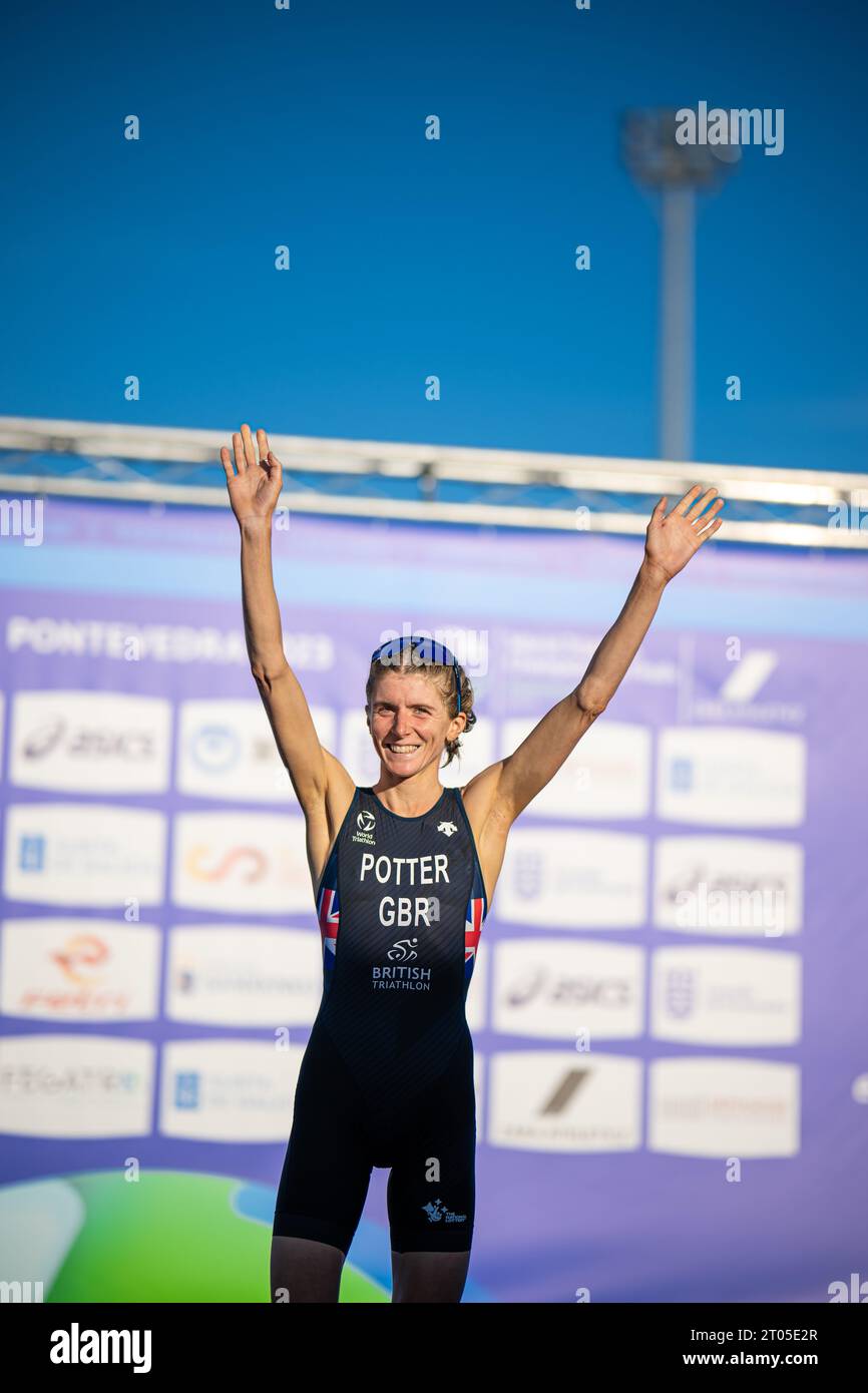 Beth Potter on the podium with the awards ceremony in the 2023 World ...