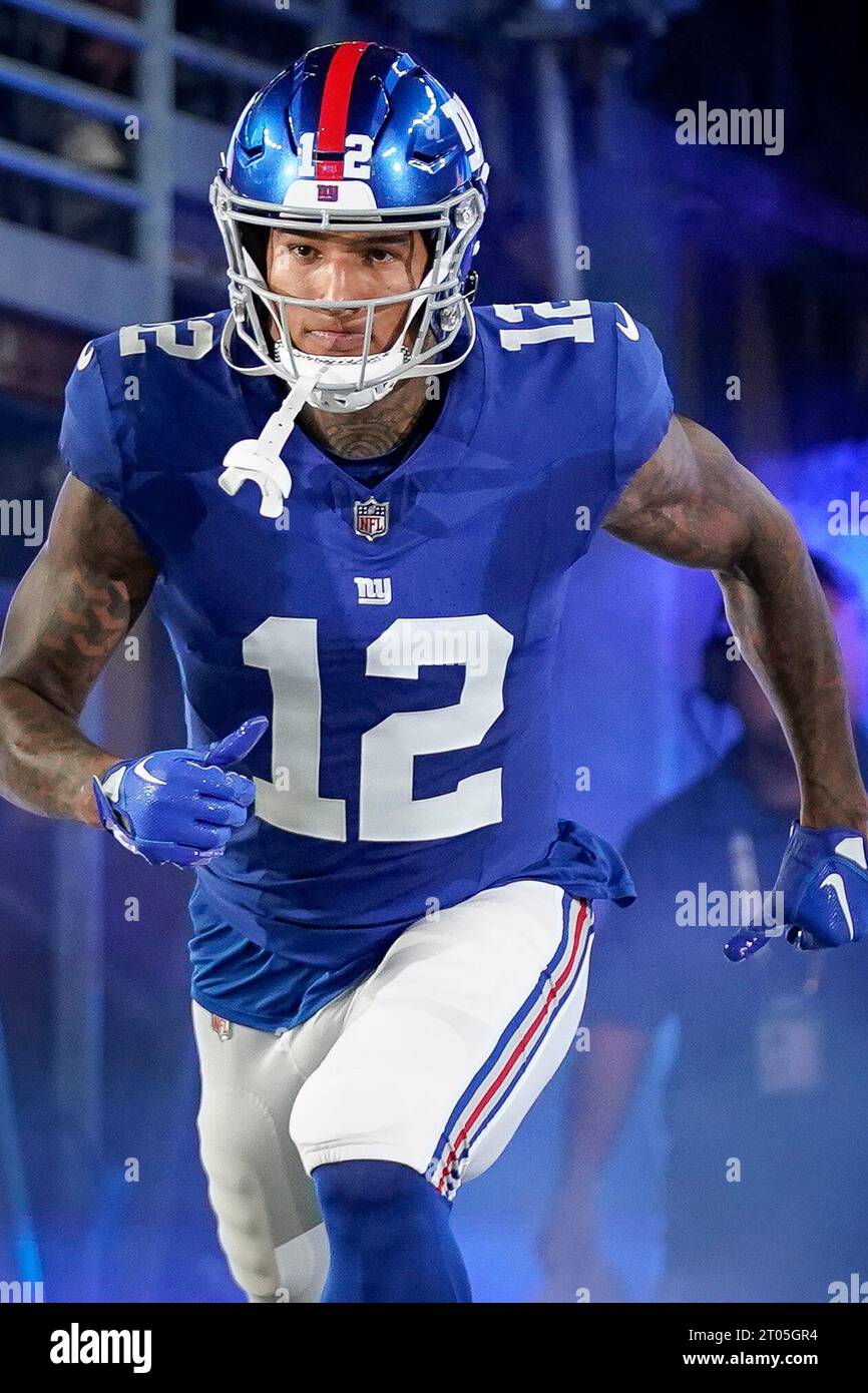 New York Giants tight end Darren Waller (12) runs onto the field before ...