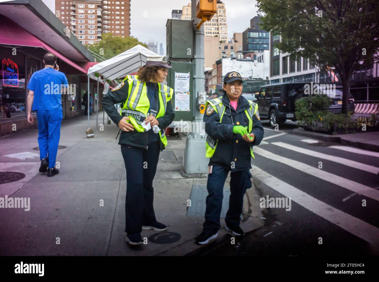 Nyc school crossing guards hi-res stock photography and images - Alamy