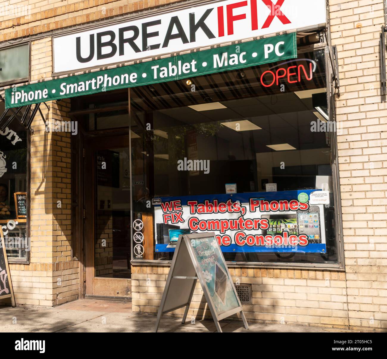 Ubreakifix by asurion hi-res stock photography and images - Alamy
