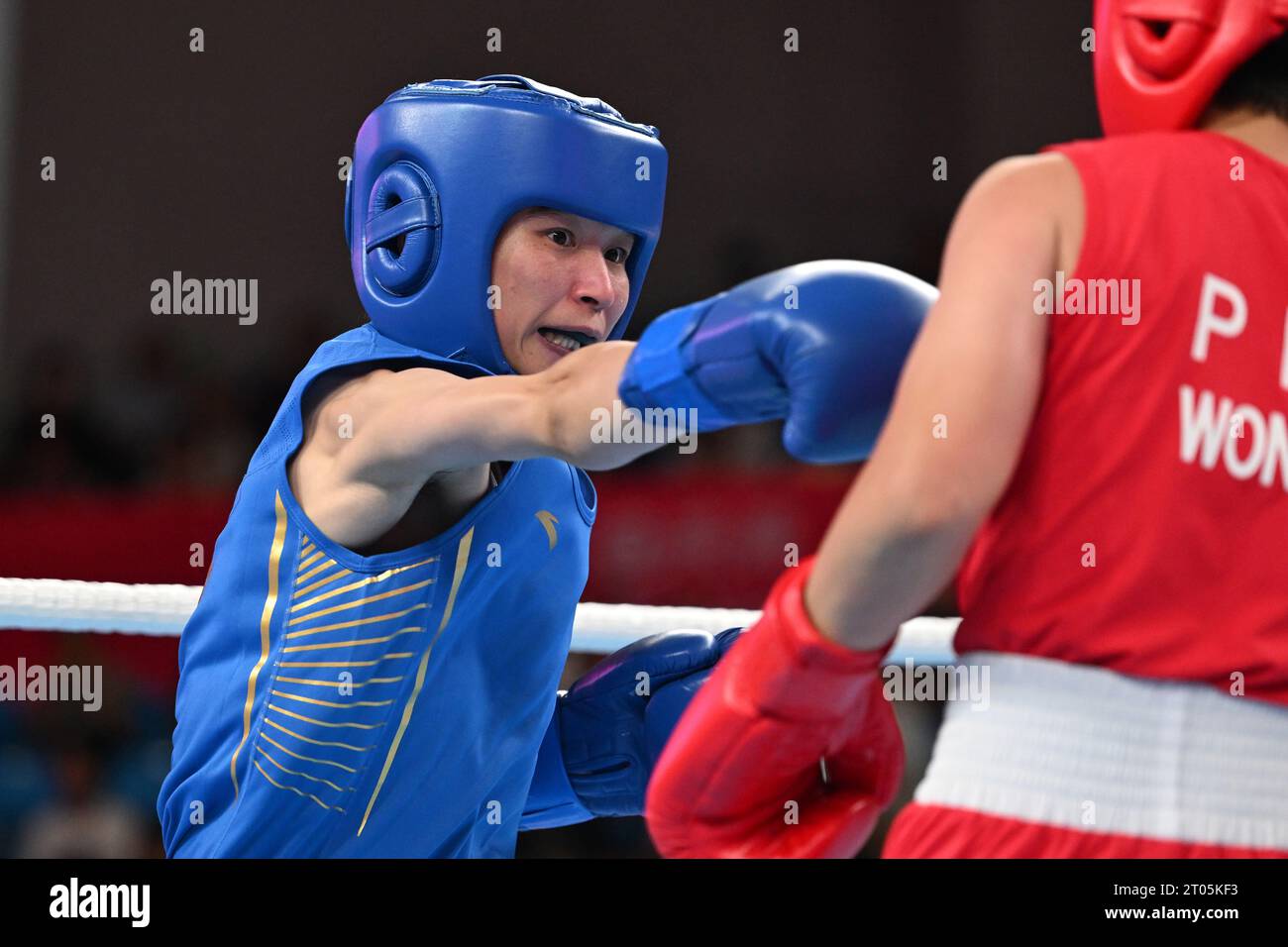 Hangzhou, China's Zhejiang Province. 4th Oct, 2023. Yang Wenlu (L) of ...