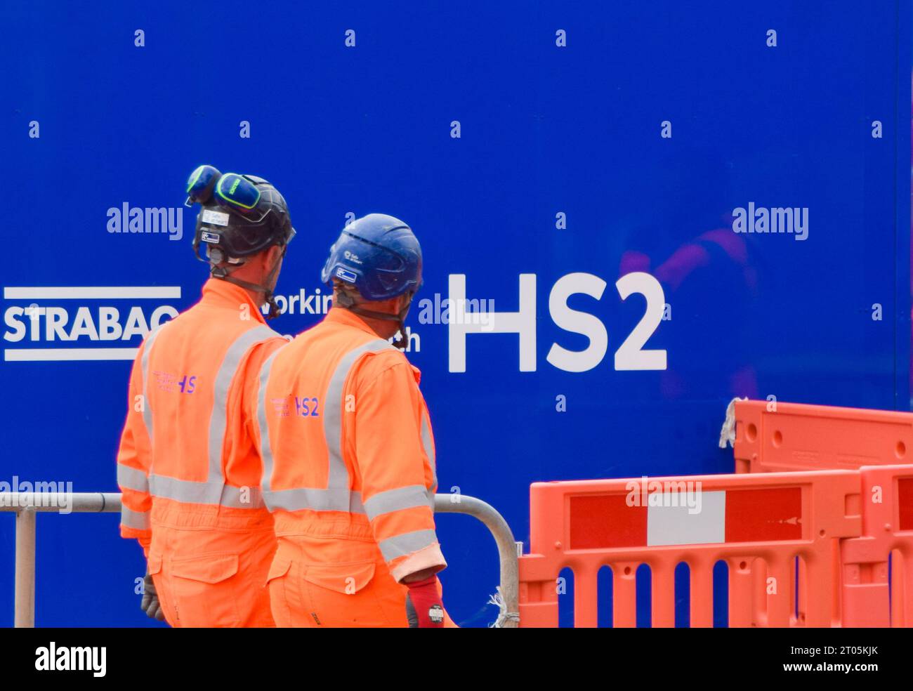 London, England, UK. 4th Oct, 2023. Workers walk past the HS2 ...