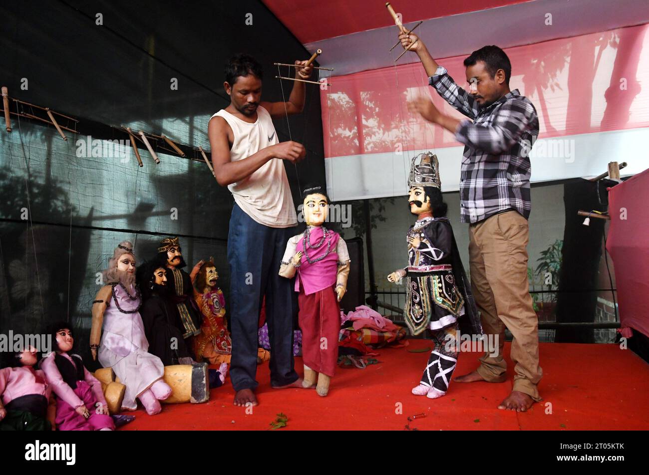 Different puppets hi-res stock photography and images - Alamy