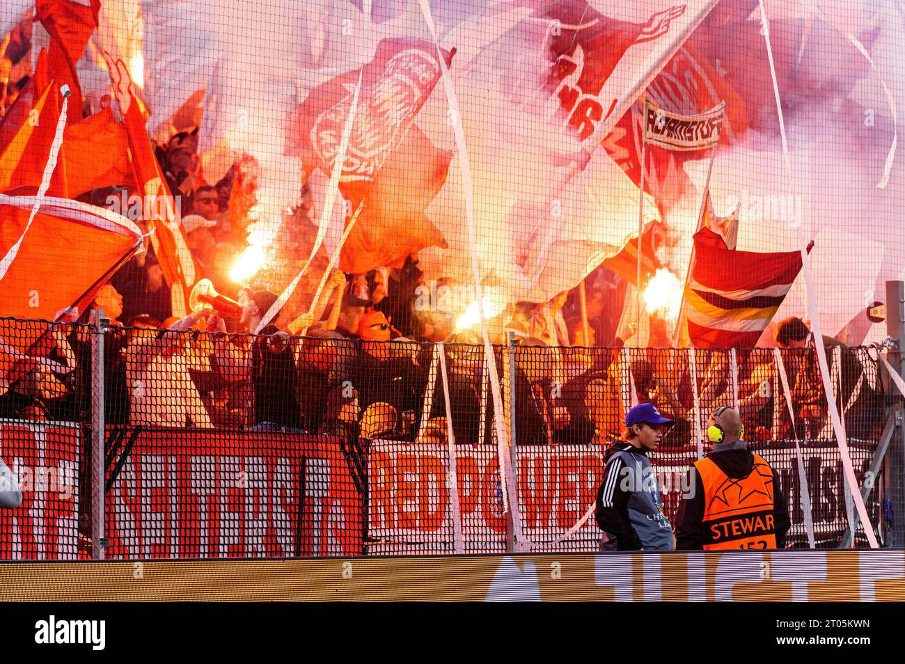Pyrotechnik Fans/Ultras FC Bayern Muenchen DEN, FC Kopenhagen vs. FC ...