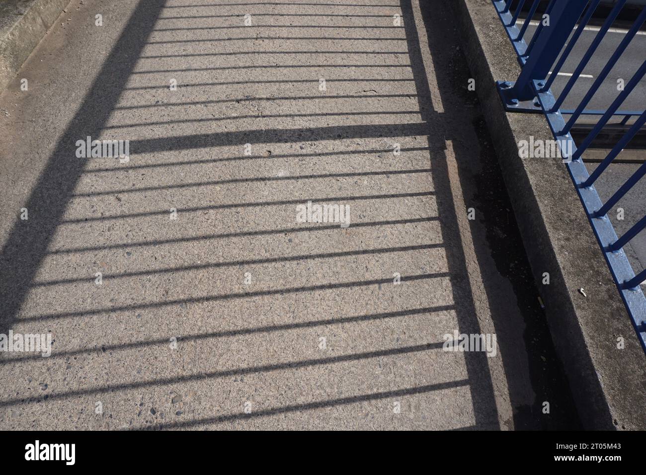 Footbridge over road hi-res stock photography and images - Alamy