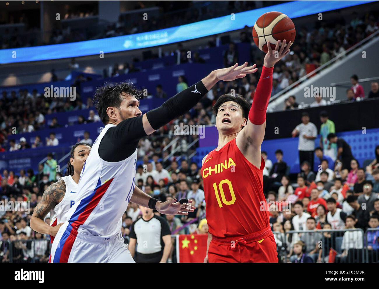 Hangzhou, China's Zhejiang Province. 4th Oct, 2023. Zhao Rui (R) of ...