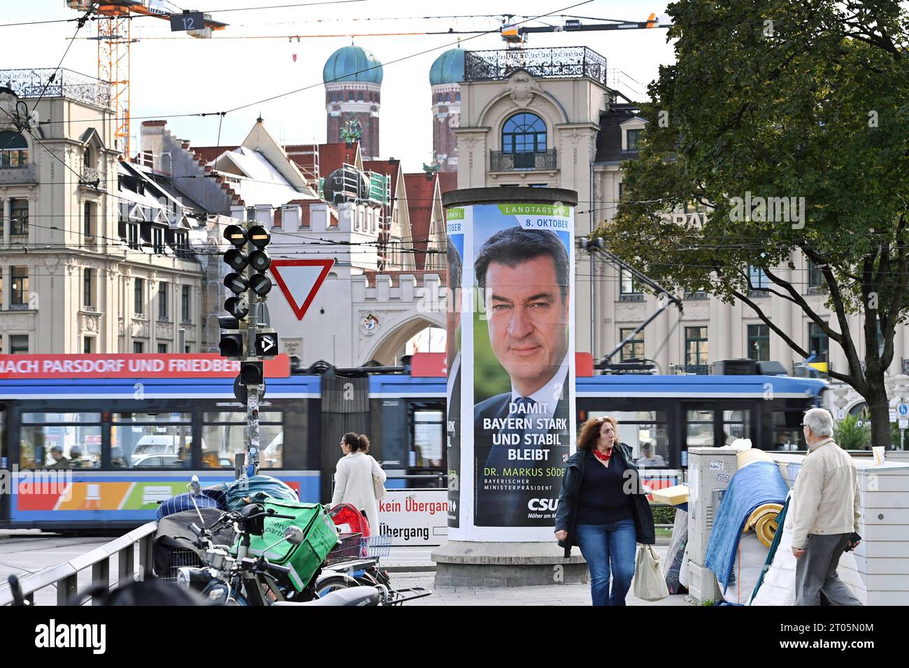 Wahlplakat, Litfasssaeule der CSU mit Markus SOEDER zur Landtagswahl in ...