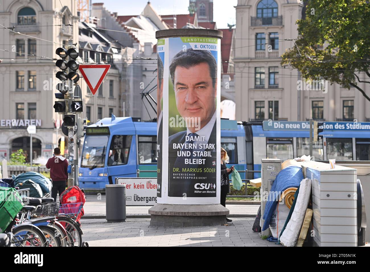 Wahlplakat, Litfasssaeule der CSU mit Markus SOEDER zur Landtagswahl in ...