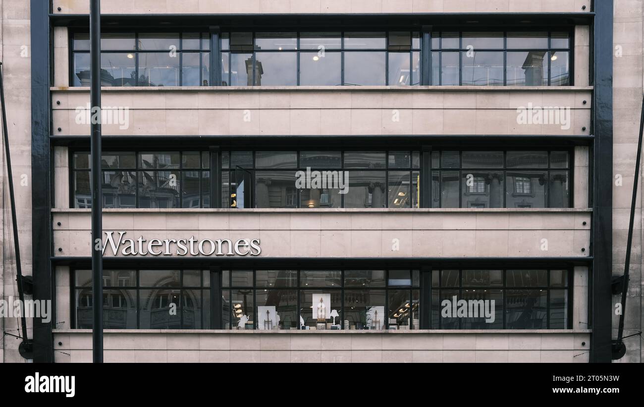 London bookshop 1930s hi-res stock photography and images - Alamy