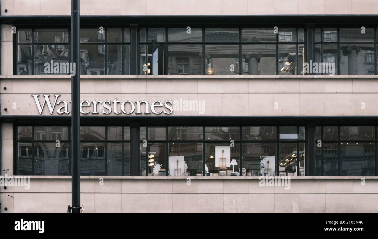 London bookshop 1930s hi-res stock photography and images - Alamy
