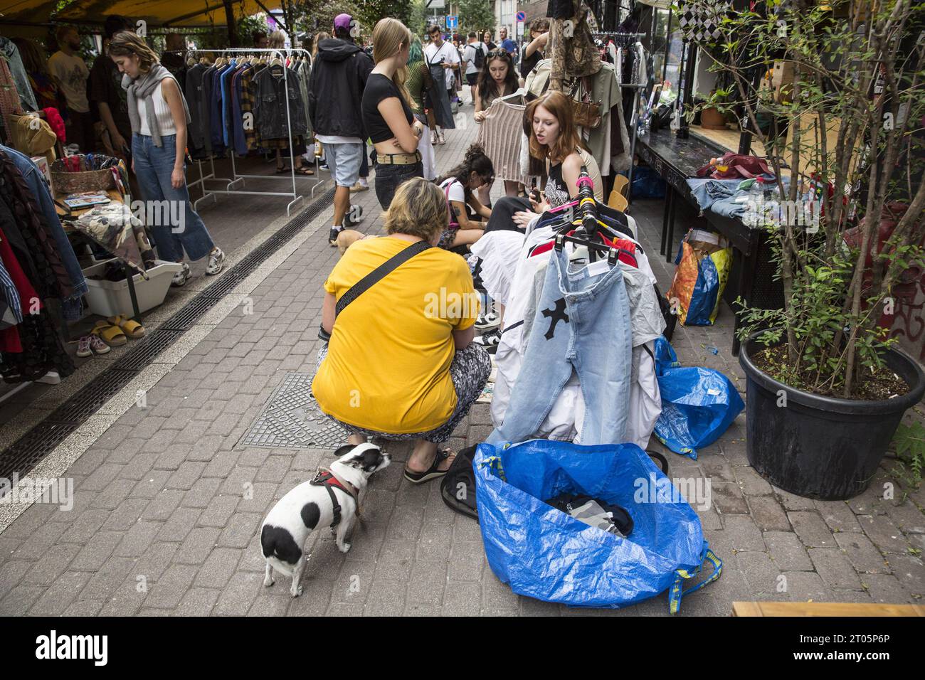 Flea market in Budapest Stock Photo - Alamy