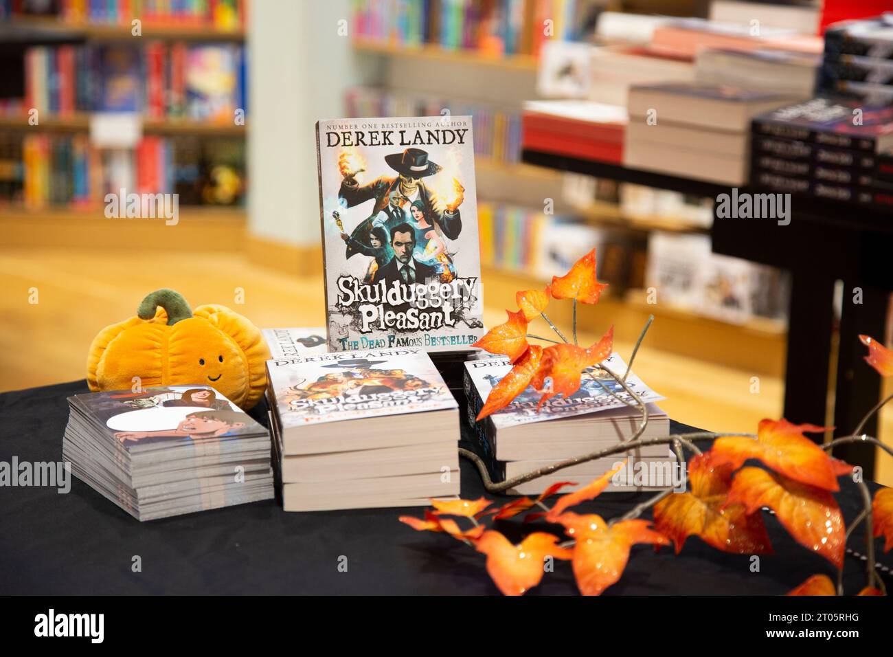 Skulduggery book hi-res stock photography and images - Alamy