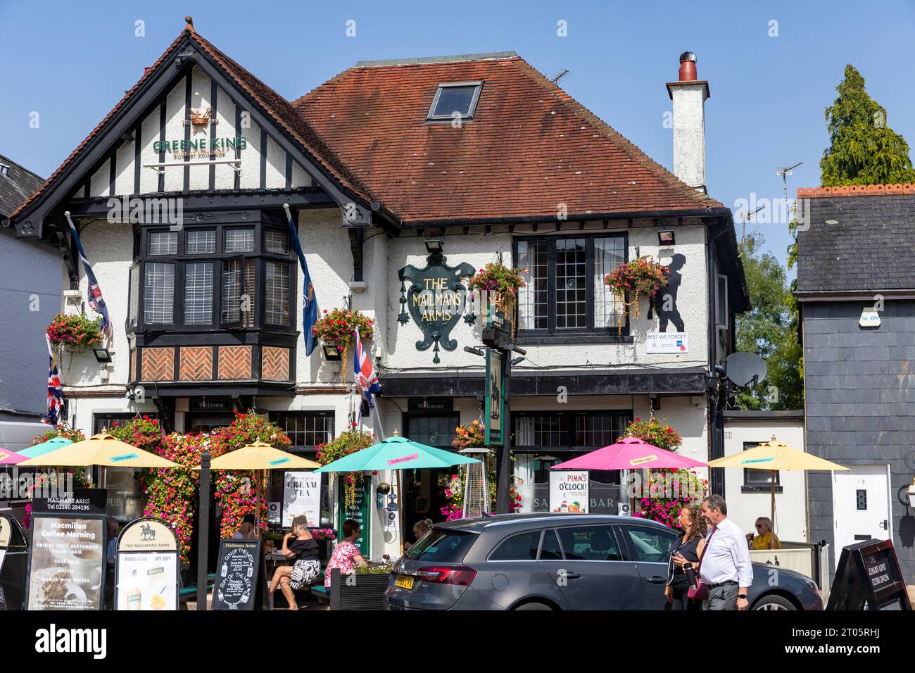 Lyndhurst town centre high street new forest hi-res stock photography ...