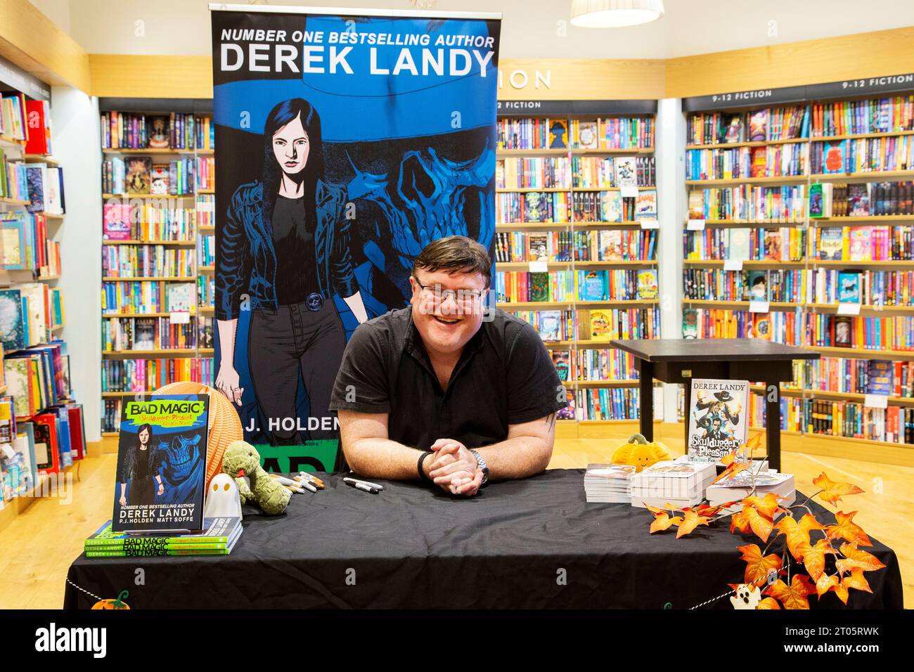 Derek landy welcomes guests hi-res stock photography and images - Alamy