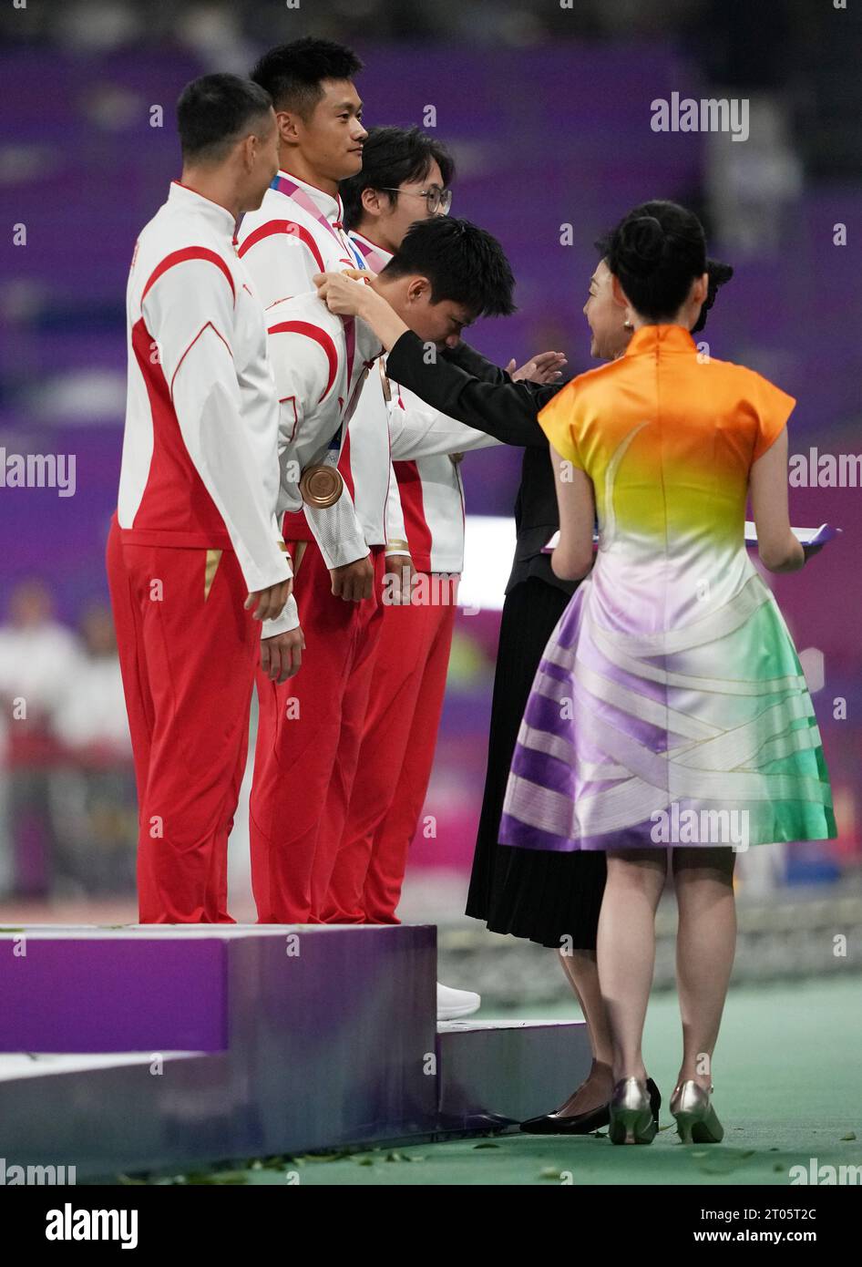 Hangzhou, China's Zhejiang Province. 4th Oct, 2023. Bronze medalists Wu Zhiqiang, Su Bingtian ...