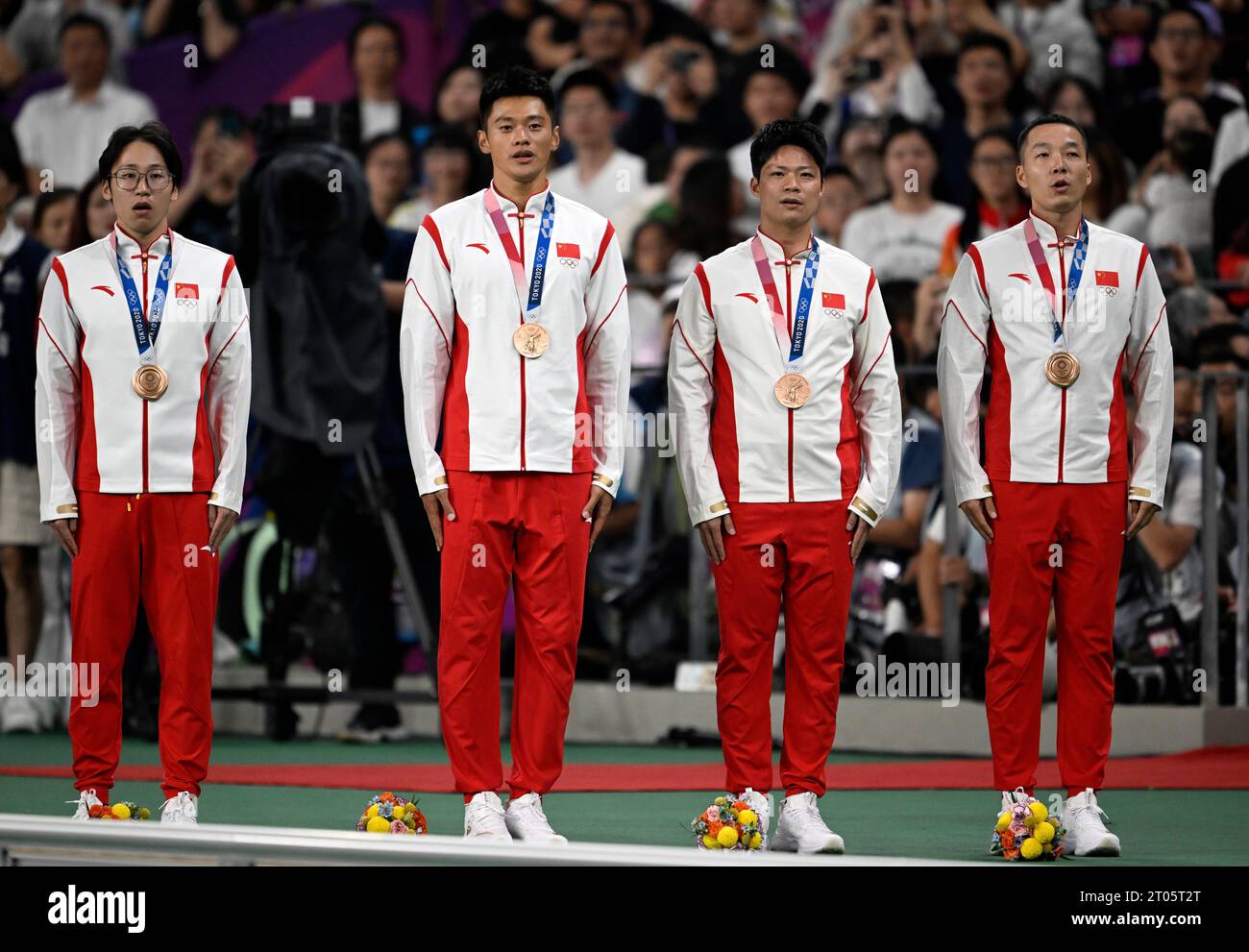 Hangzhou, China's Zhejiang Province. 4th Oct, 2023. Bronze medalists Wu Zhiqiang, Su Bingtian ...