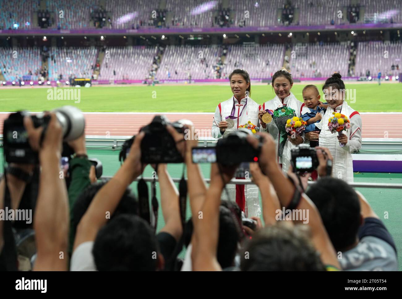 Hangzhou, China's Zhejiang Province. 4th Oct, 2023. Gold medalist ...