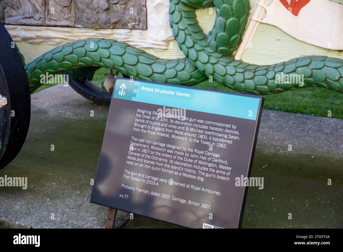 24 pounder cannon hi-res stock photography and images - Alamy