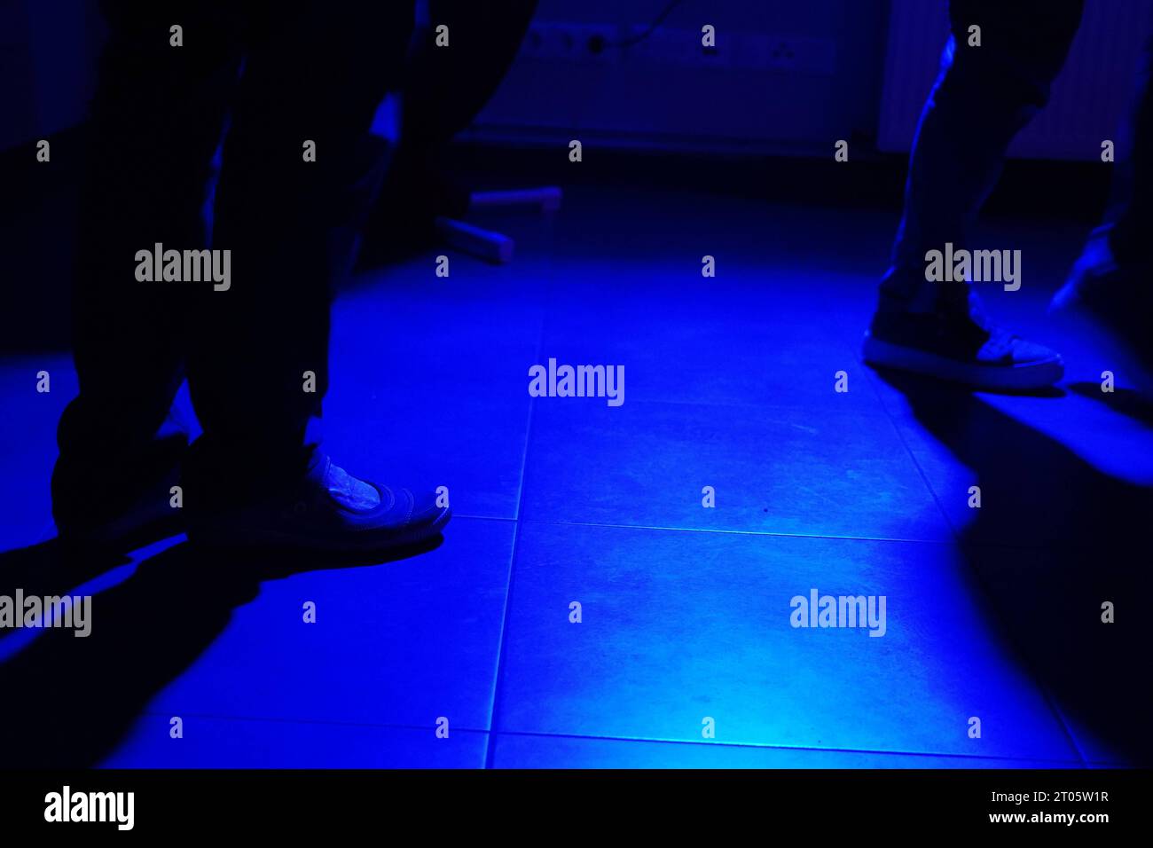 Tanzende silhouette hi-res stock photography and images - Alamy